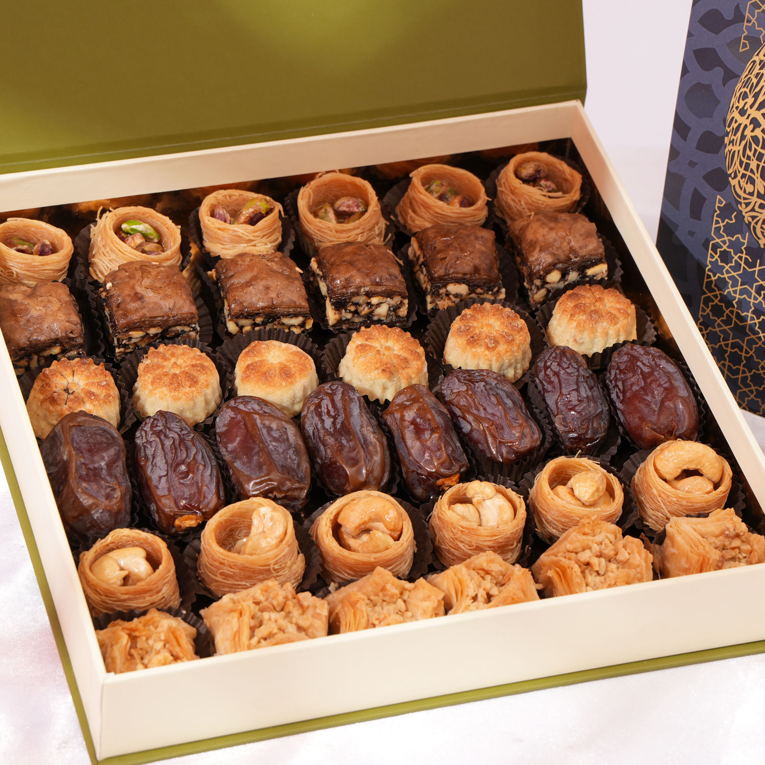 Online Premium Arabic Sweets Box Gift Delivery in UAE - Ferns N Petals